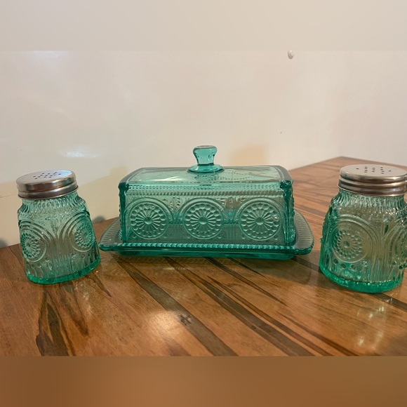 The Pioneer Woman | Kitchen | Butter Dish Saltpepper Shakes | Poshmark